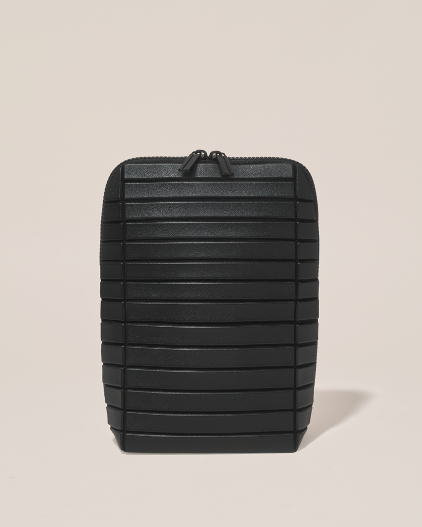 The Onyx Brush Traveller - Fold-Down Makeup Bag | Parallelle